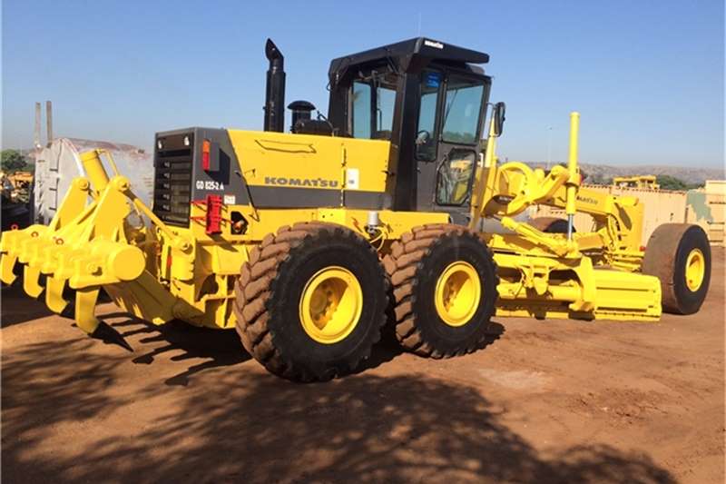 Автогрейдер Komatsu GD825A-2: купить на Komek.kz